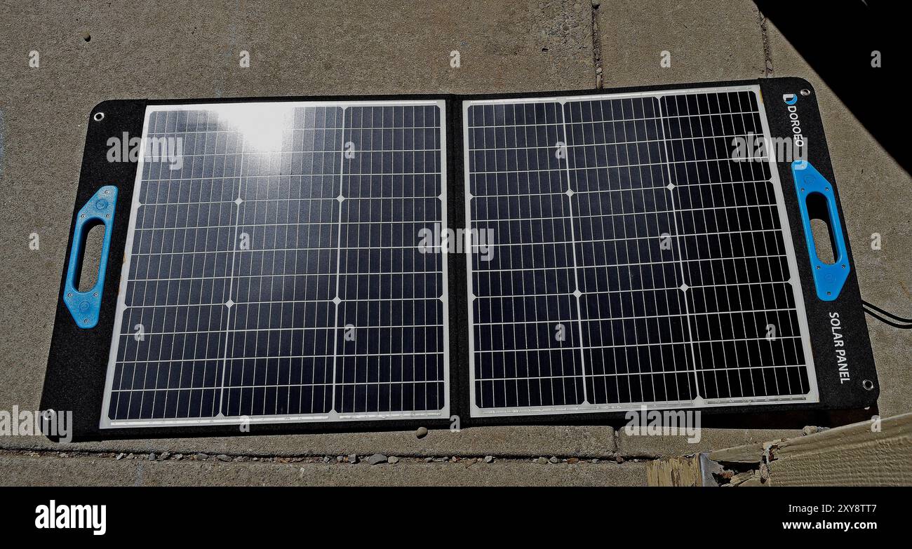 Folding panel hi-res stock photography and images - Alamy