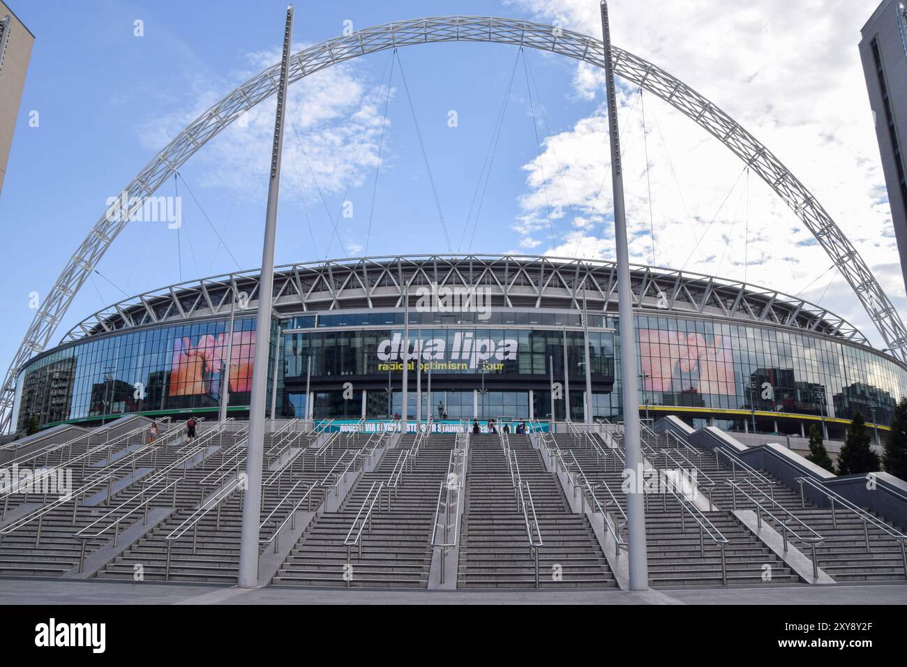 Dua lipa performing 2024 hi-res stock photography and images - Alamy