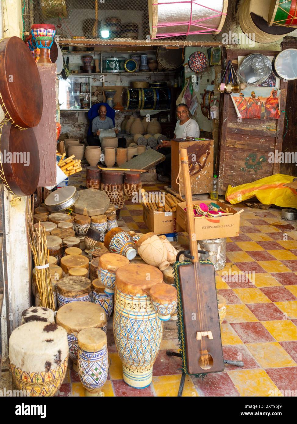 Musical instruments shop in medina hi-res stock photography and images ...