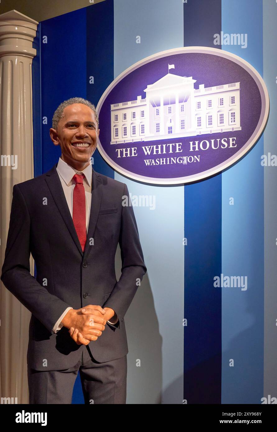 Barack obama in museum hi-res stock photography and images - Alamy