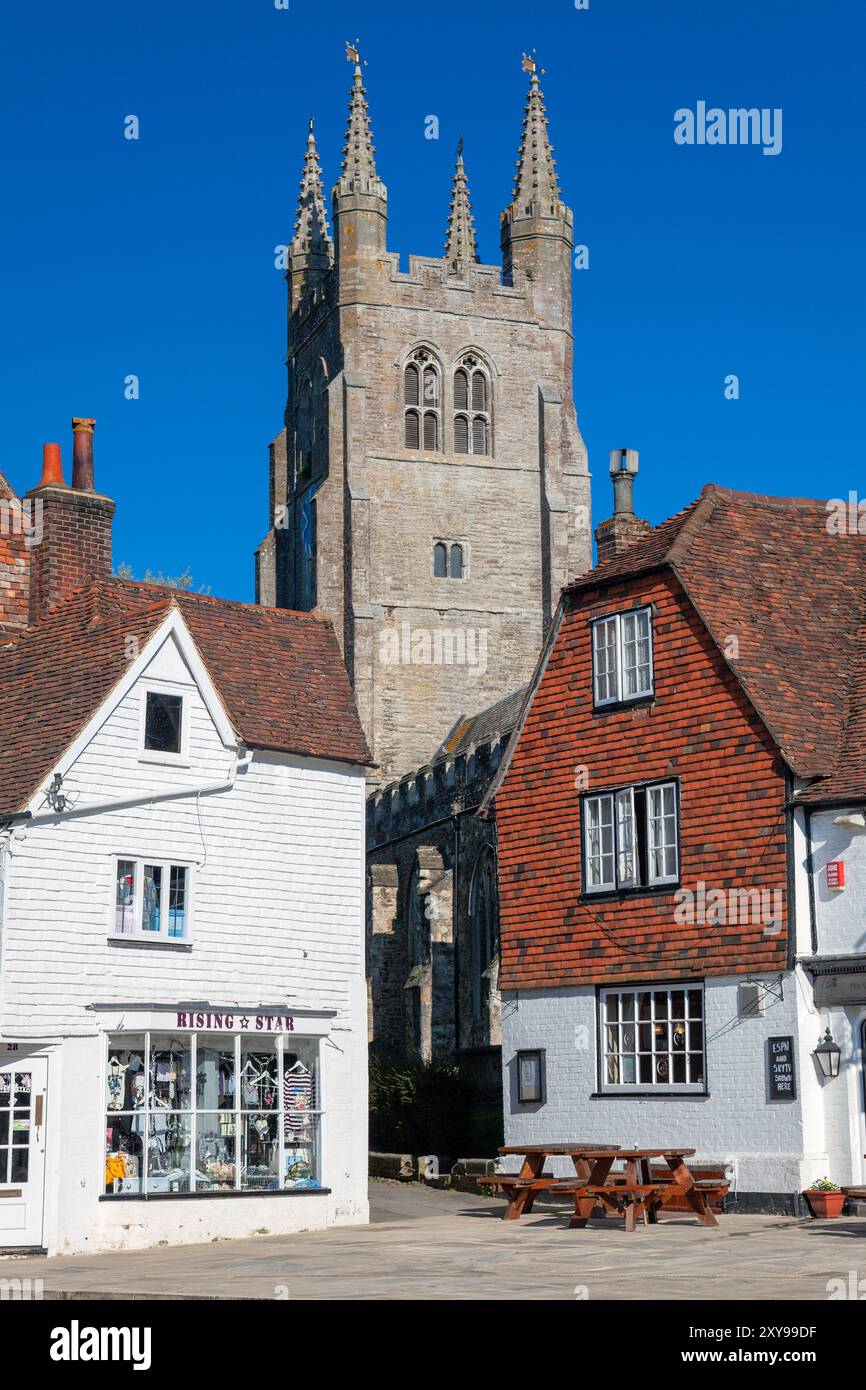 UK, England, Kent, Tenterden, The High Street with St. Mildred's Church ...