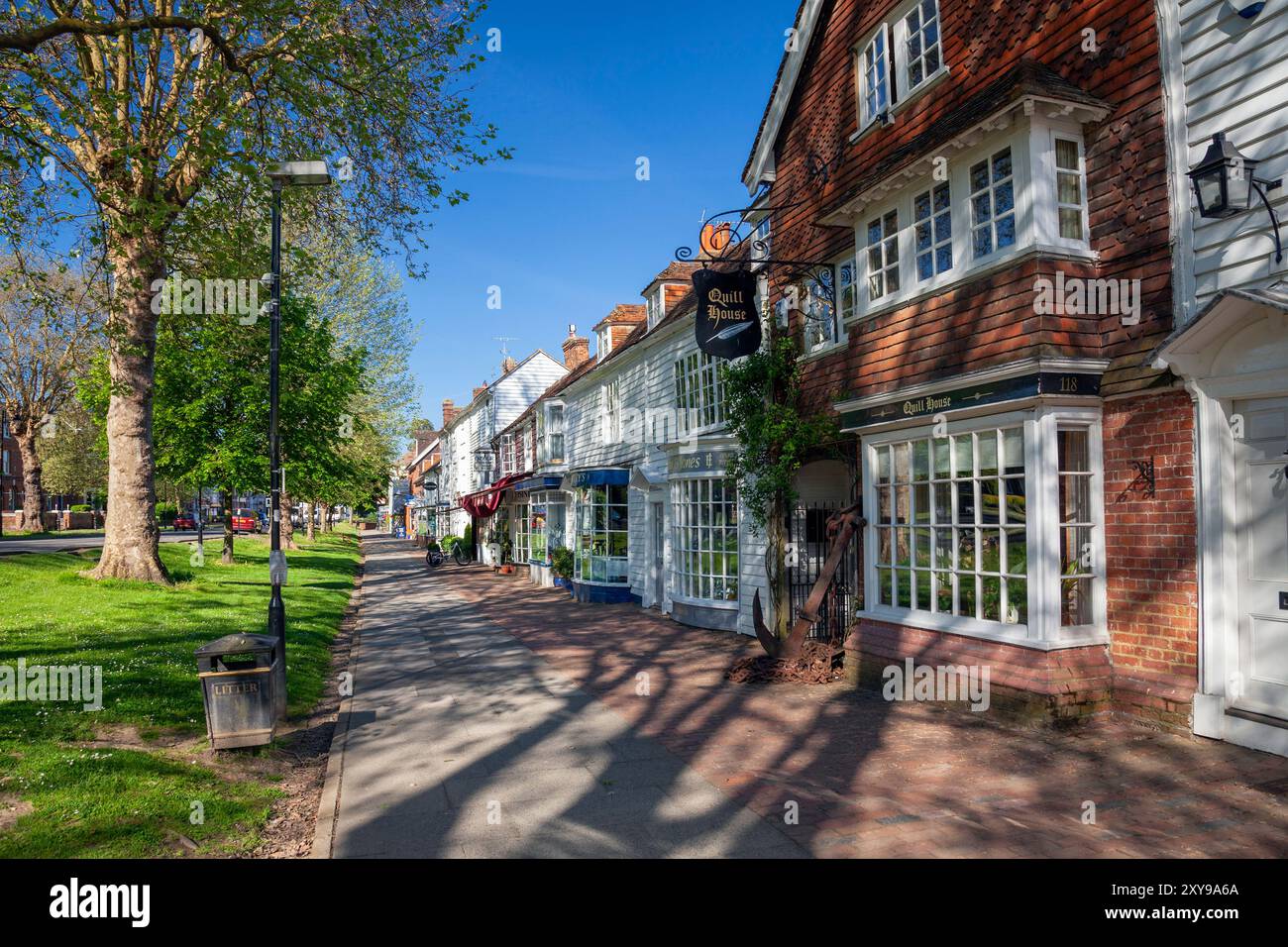 UK, England, Kent, Tenterden, West Cross, Quill House with traditional ...