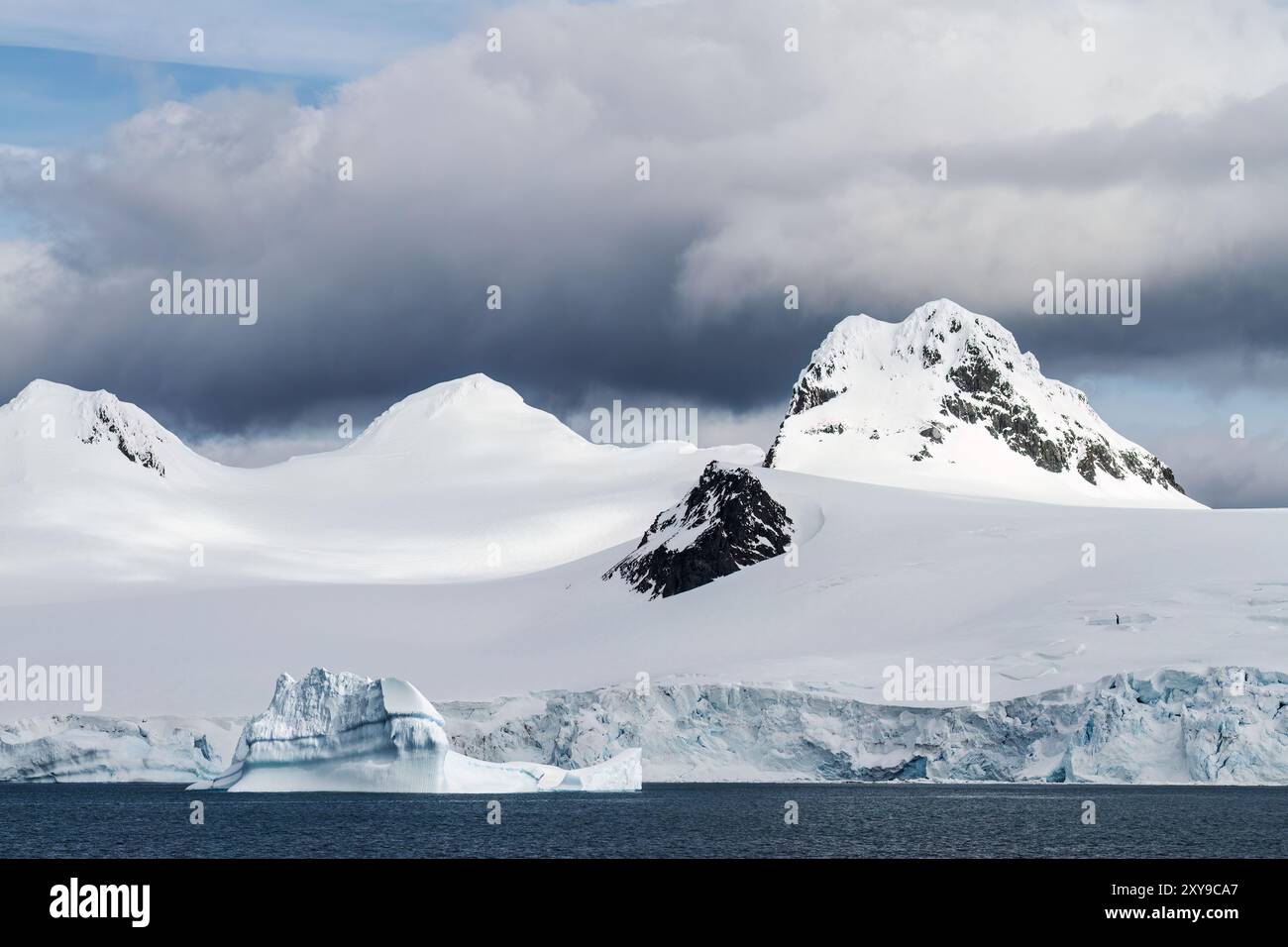 View of snow-covered Livingston Island viewed from Half Moon Island in ...