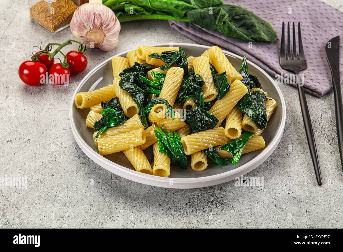 Italian cuisine - pasta tortiglioni with spinach Stock Photo - Alamy
