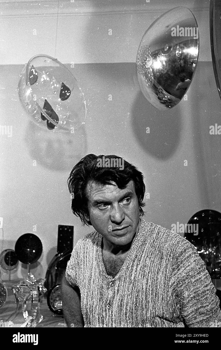 Czechoslovakian-born and naturalized Argentine sculptor Gyula Kosice ...