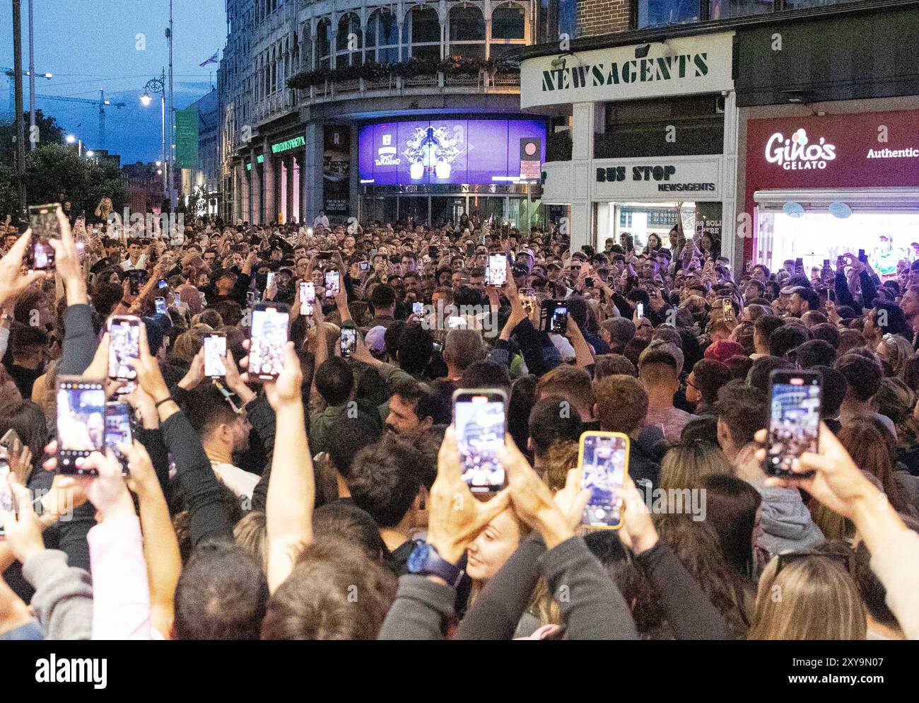 Fans with mobile phones film Coldplay playing an unannounced gig on ...