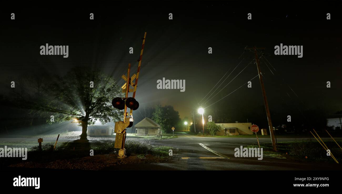 Railroad crossing in rural south hi-res stock photography and images ...