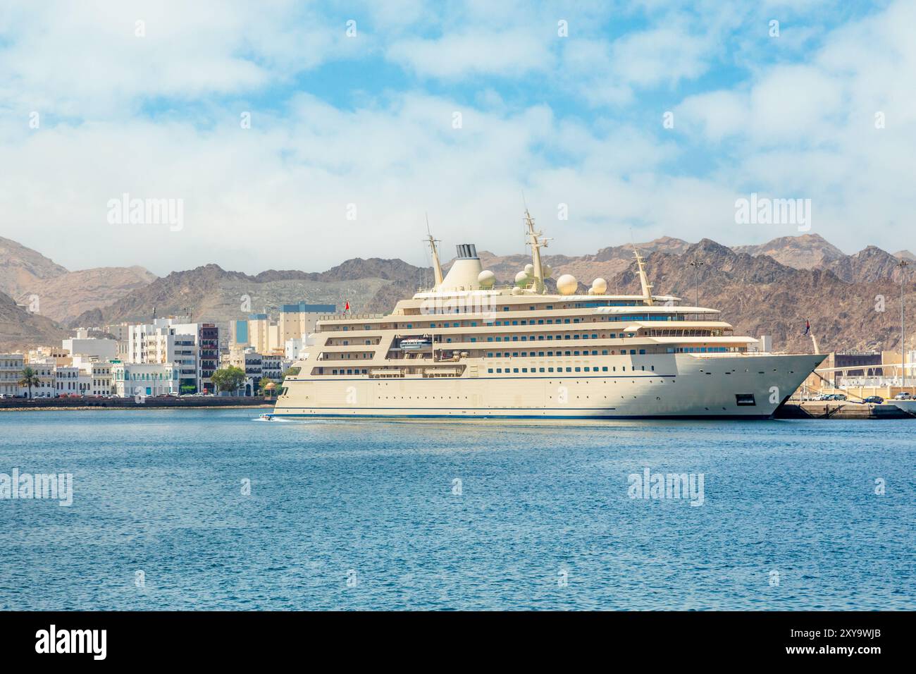 Mutrah promenade panorama with mountains and tourist cruise liner ship ...