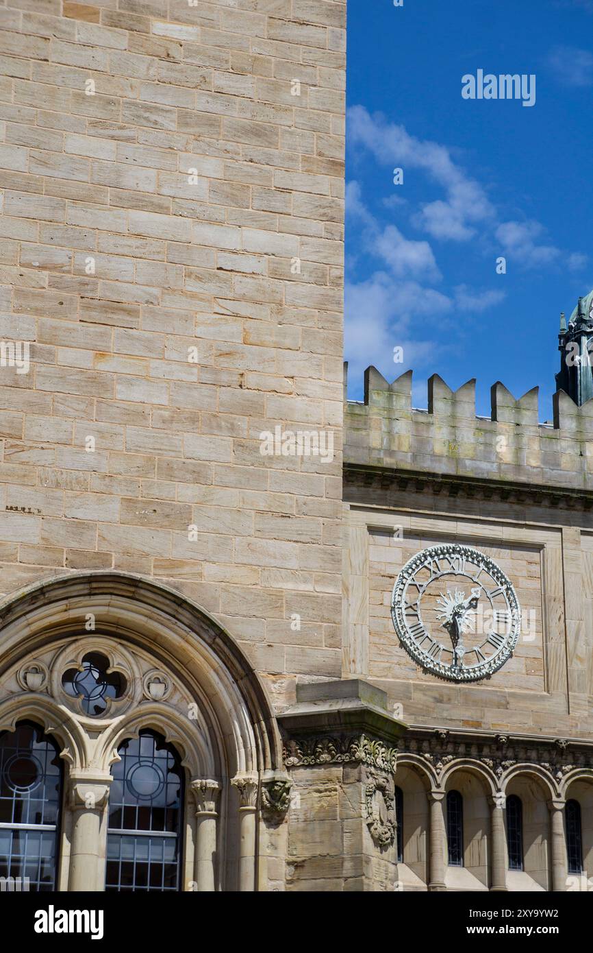 Yale University Art Gallery (left) and High Street bridge clock, Yale ...
