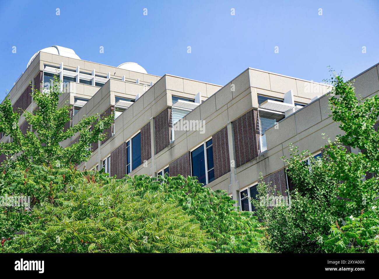 Education center building hi-res stock photography and images - Alamy