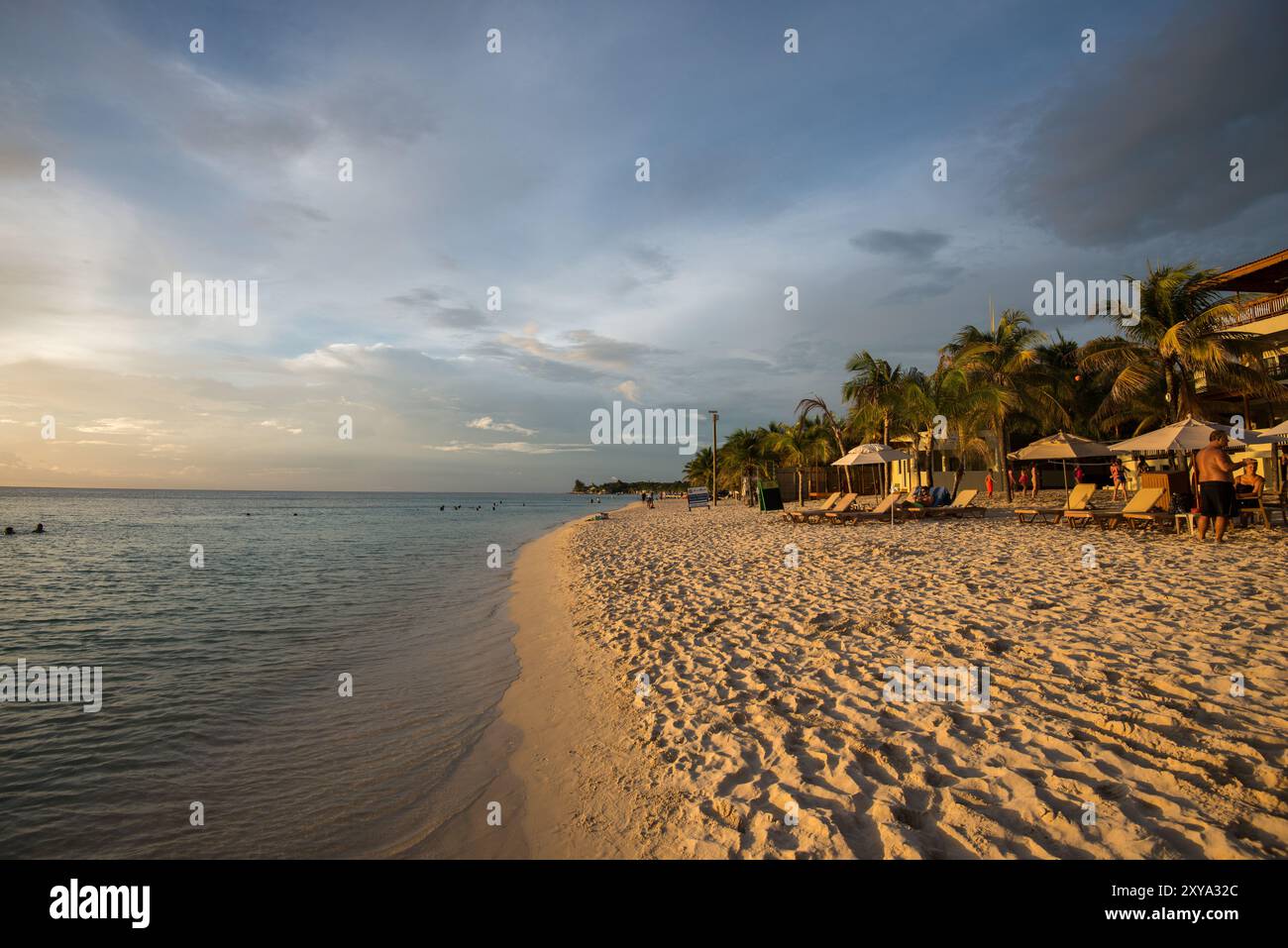 Sunset over West Bay Beach, Roatan, Honduras Stock Photo - Alamy