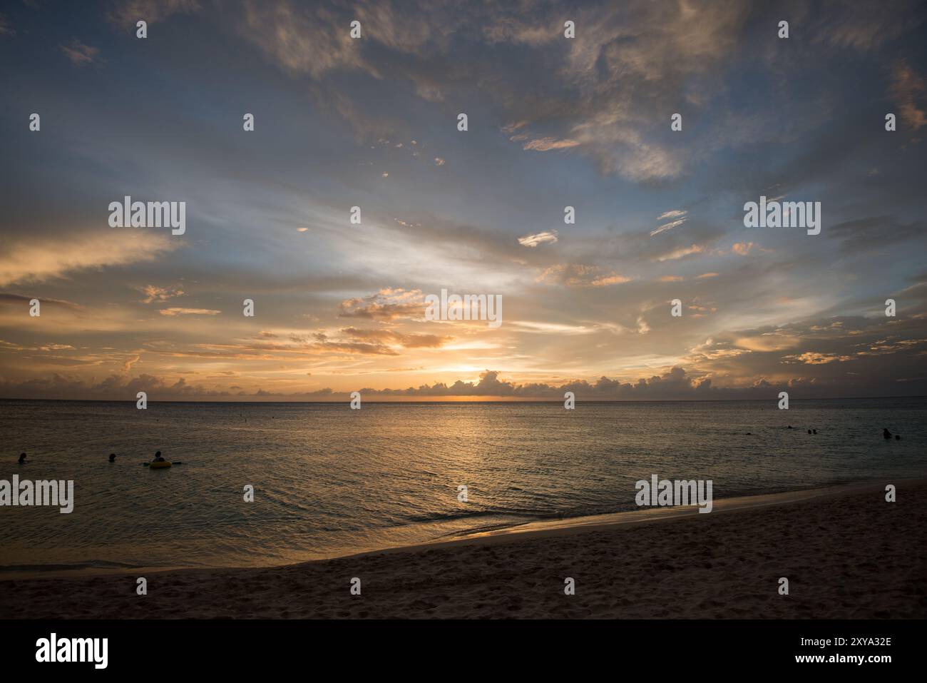 Sunset over West Bay Beach, Roatan, Honduras Stock Photo - Alamy