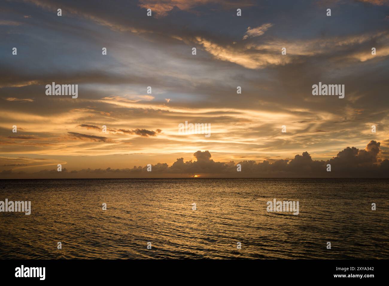 Sunset over West Bay Beach, Roatan, Honduras Stock Photo - Alamy