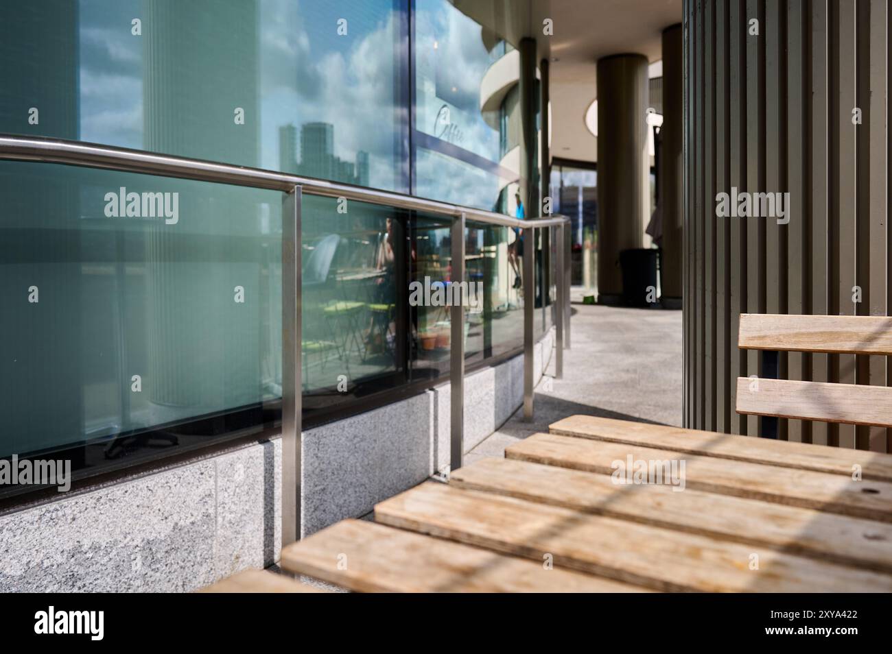Modern and contemporary outdoor cafe space Stock Photo - Alamy