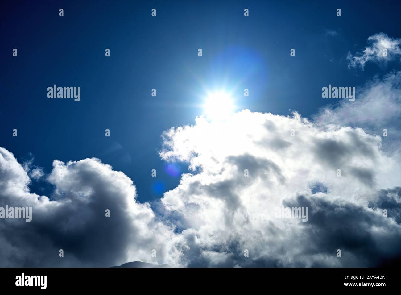 Blue sky ragged cloud hi-res stock photography and images - Alamy
