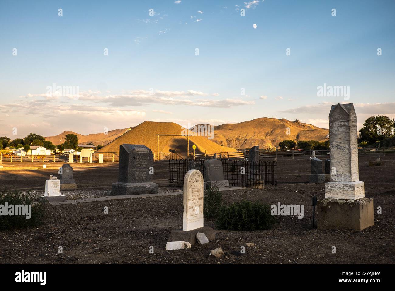 A 19th-century pioneer cemetery in Vale, Oregon, USA Stock Photo - Alamy