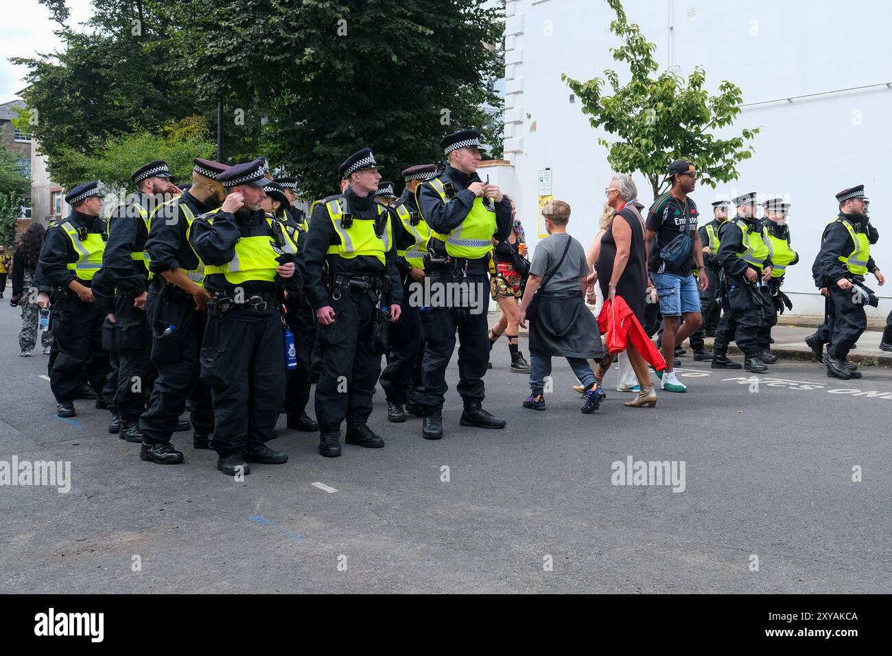 Police units are moved into position at thhe Notting Hill Carnival as ...