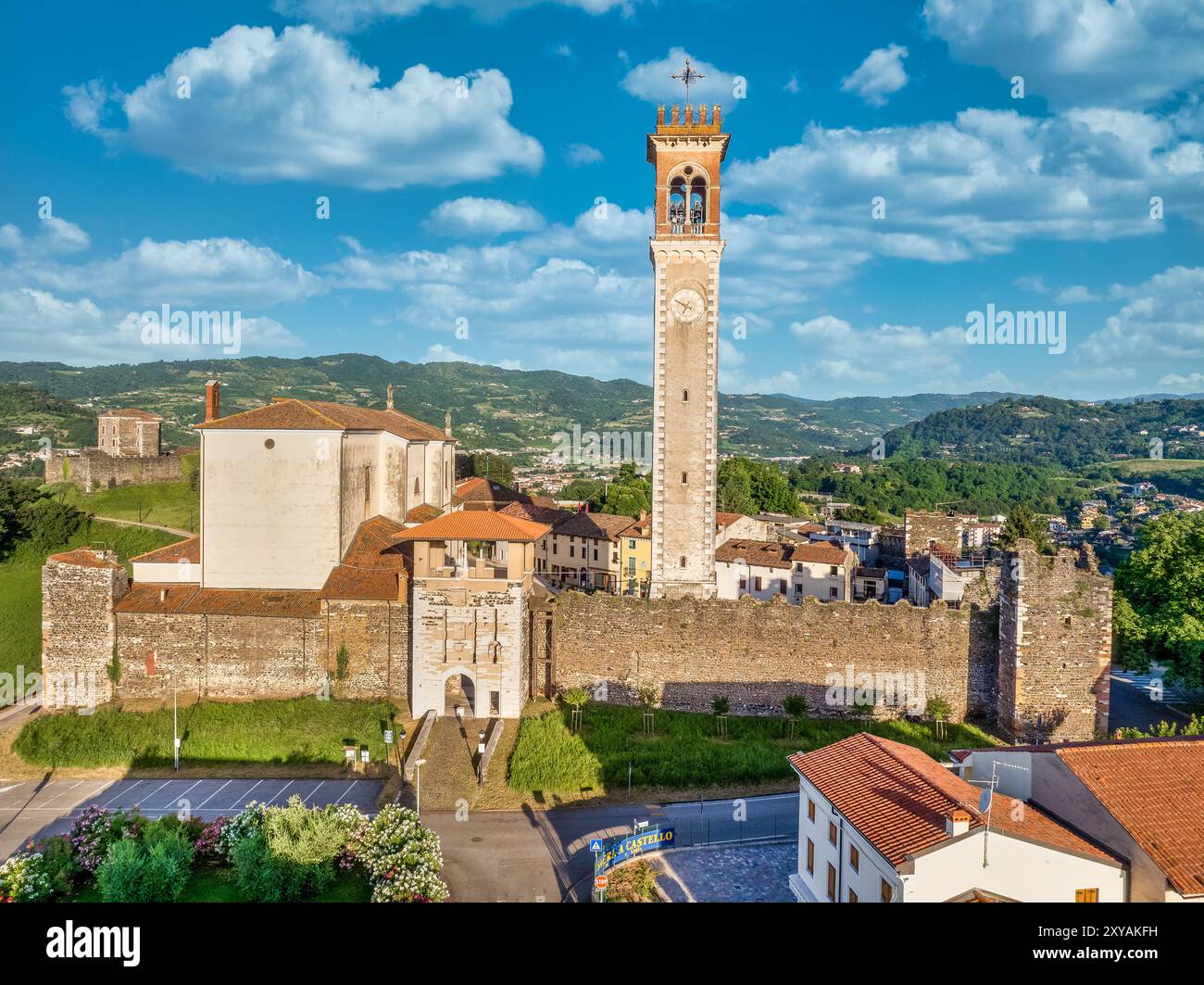 Medieval circular tower in town walls hi-res stock photography and ...
