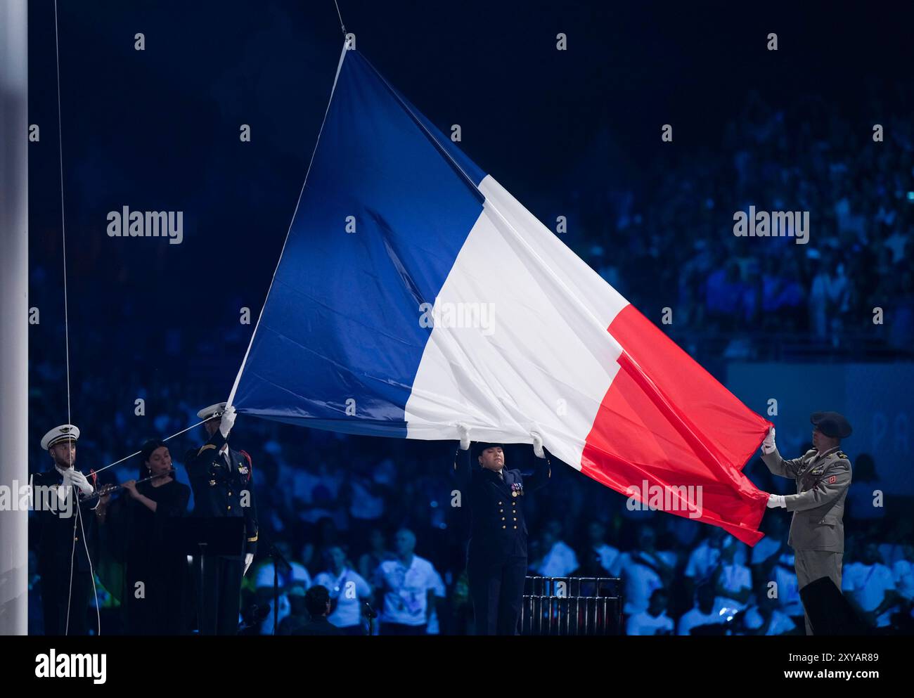 Paris, France. 28th Aug, 2024. Members of the military raise the flag ...
