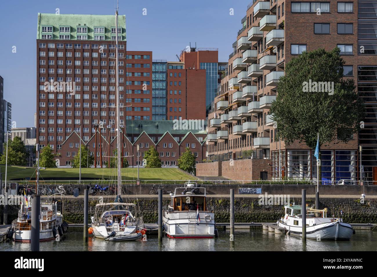 Warehouse-style houses, at the Spoorweghaven, in the Kop van Zuid ...
