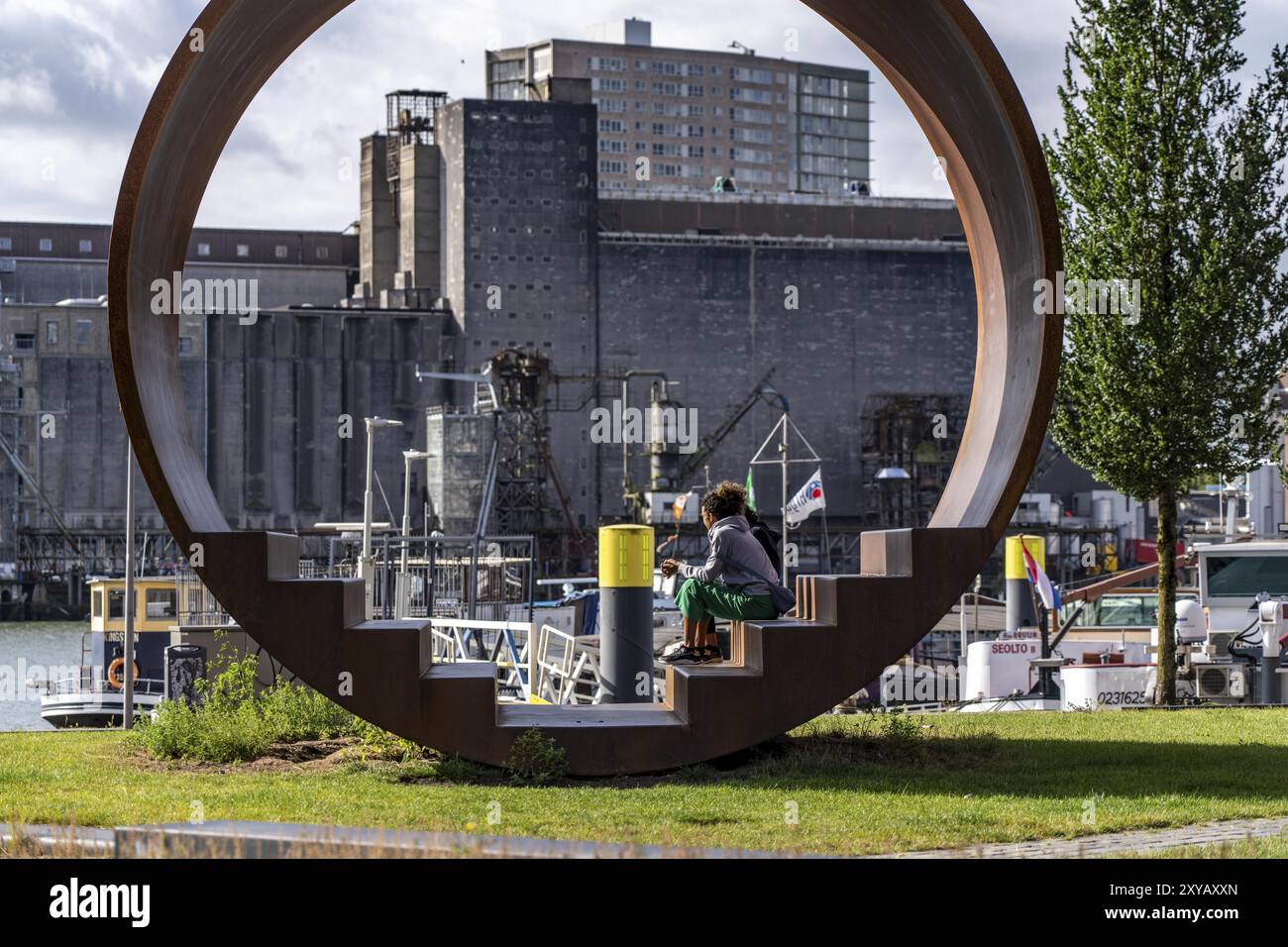 Walk-in steel sculpture on Maashaven Noordzijde street, in the ...