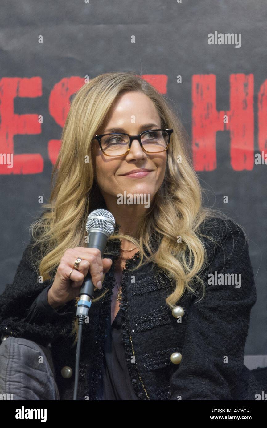 Julie benz buffy hi-res stock photography and images - Alamy