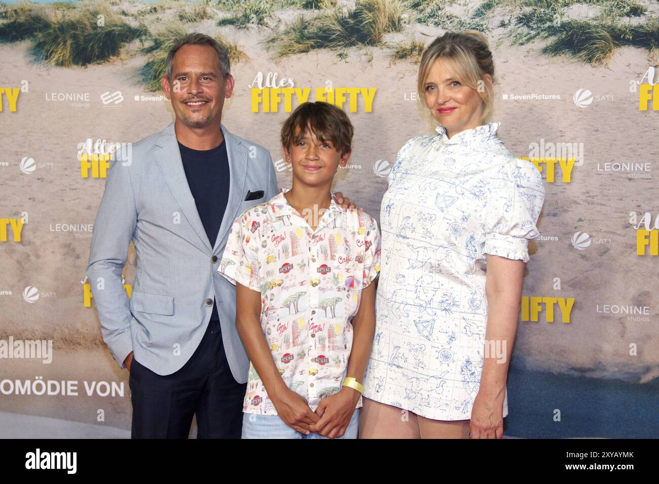 Moritz Bleibtreu, Valentin Thatenhorst, Laura Tonke, ALLES FIFTY FIFTY ...