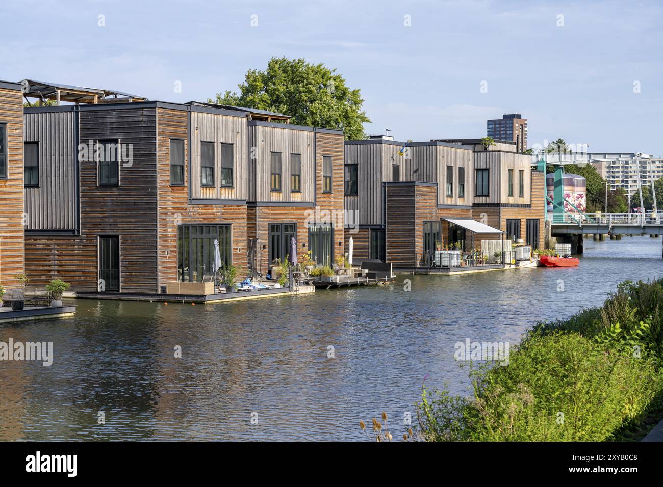 18 Floating residential buildings Havenlofts Nassauhaven, energy-neutral, solar cells, heat from ...