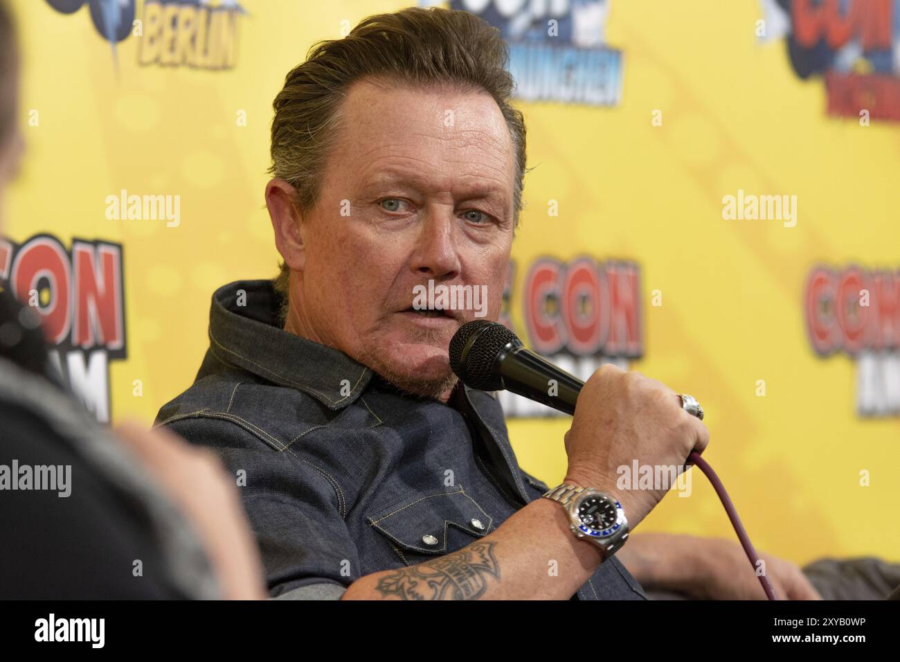 Robert day actor hi-res stock photography and images - Alamy