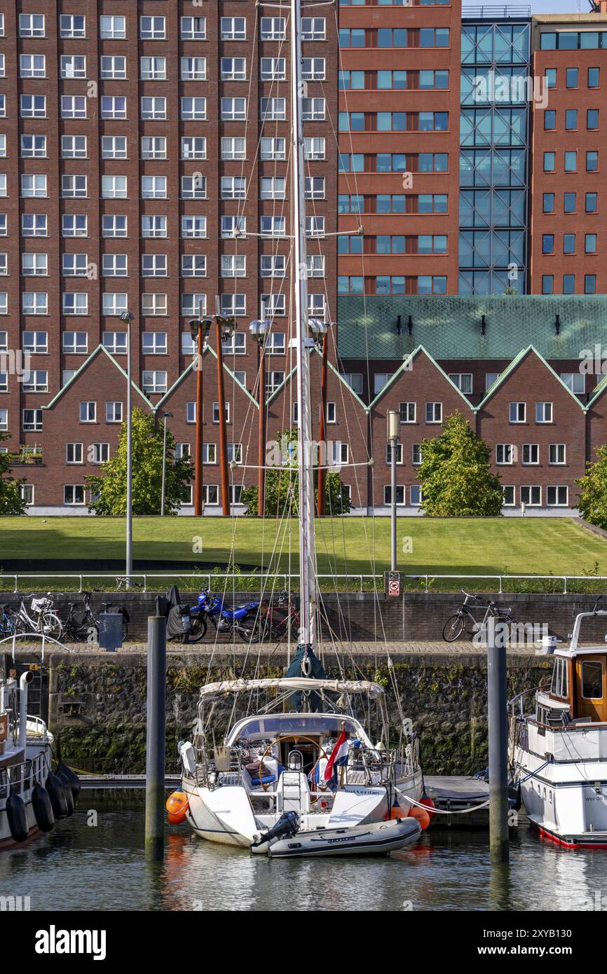 Warehouse-style houses, at the Spoorweghaven, in the Kop van Zuid ...