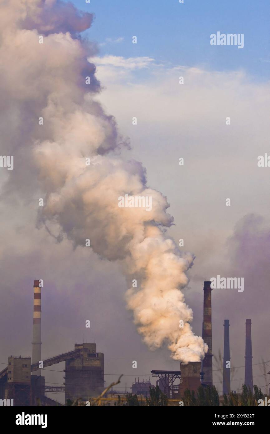 Factory with smokestacks doing air pollution Stock Photo - Alamy