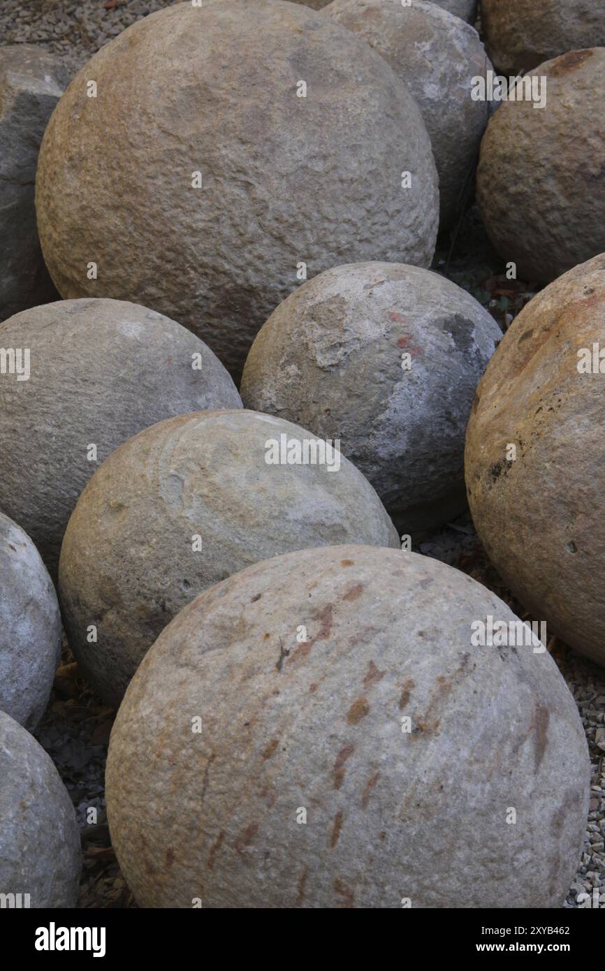 Canon balls hi-res stock photography and images - Alamy