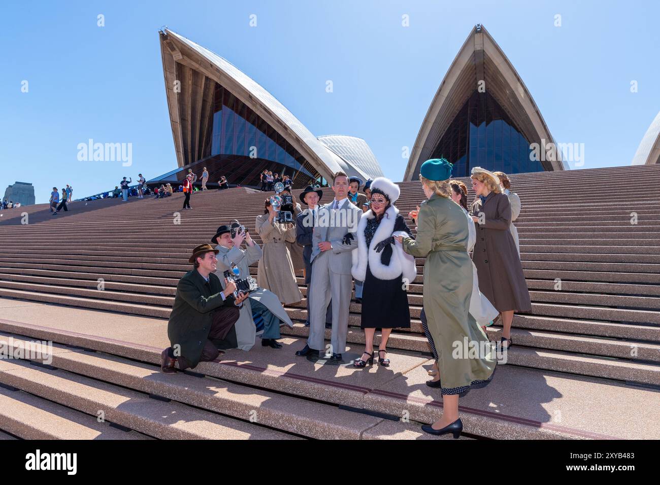 Sydney opera house in profile hi-res stock photography and images - Alamy