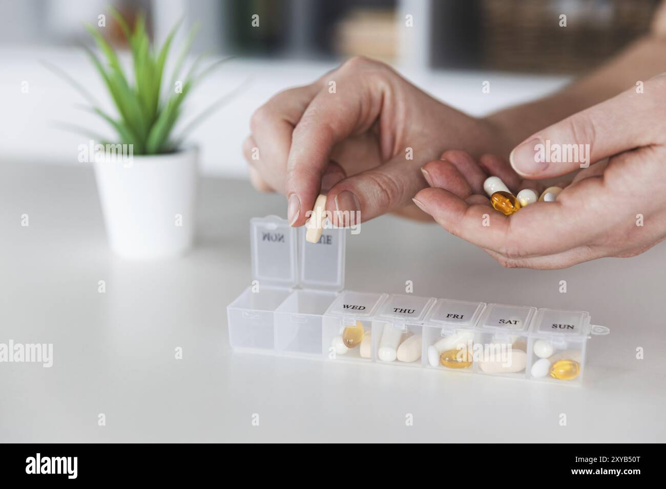 Sorting pills hi-res stock photography and images - Alamy