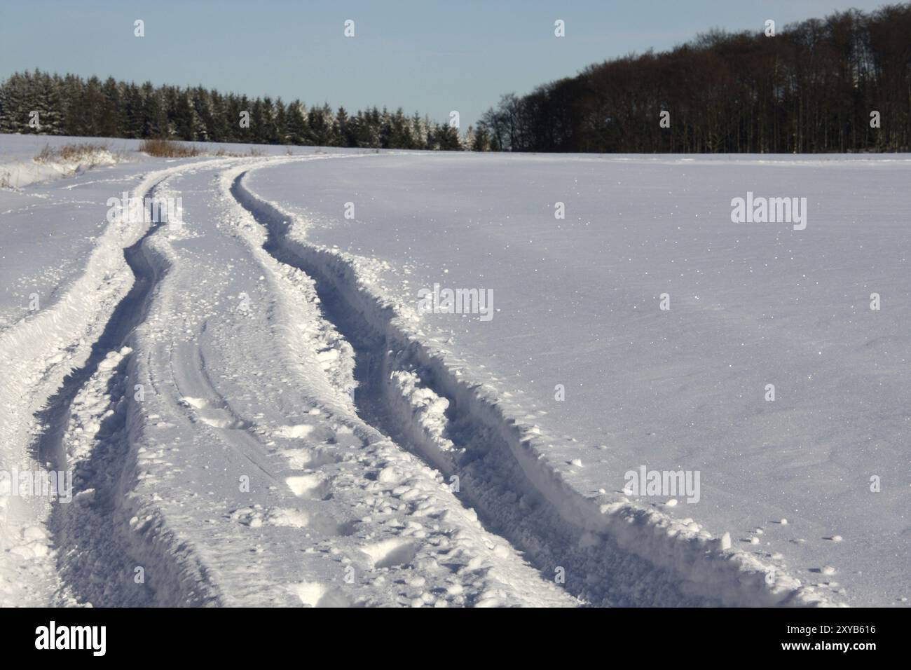 Lane in the snow Stock Photo - Alamy