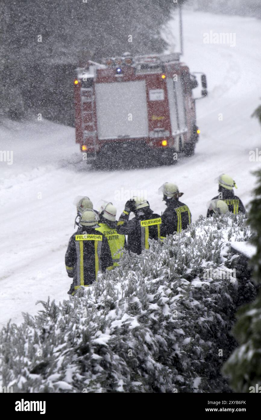 Fire brigade operation in heavy snow Stock Photo - Alamy