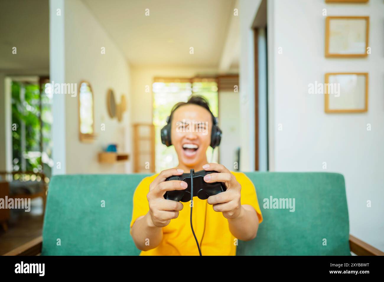 Gamer yellow shirt joystick hi-res stock photography and images - Alamy