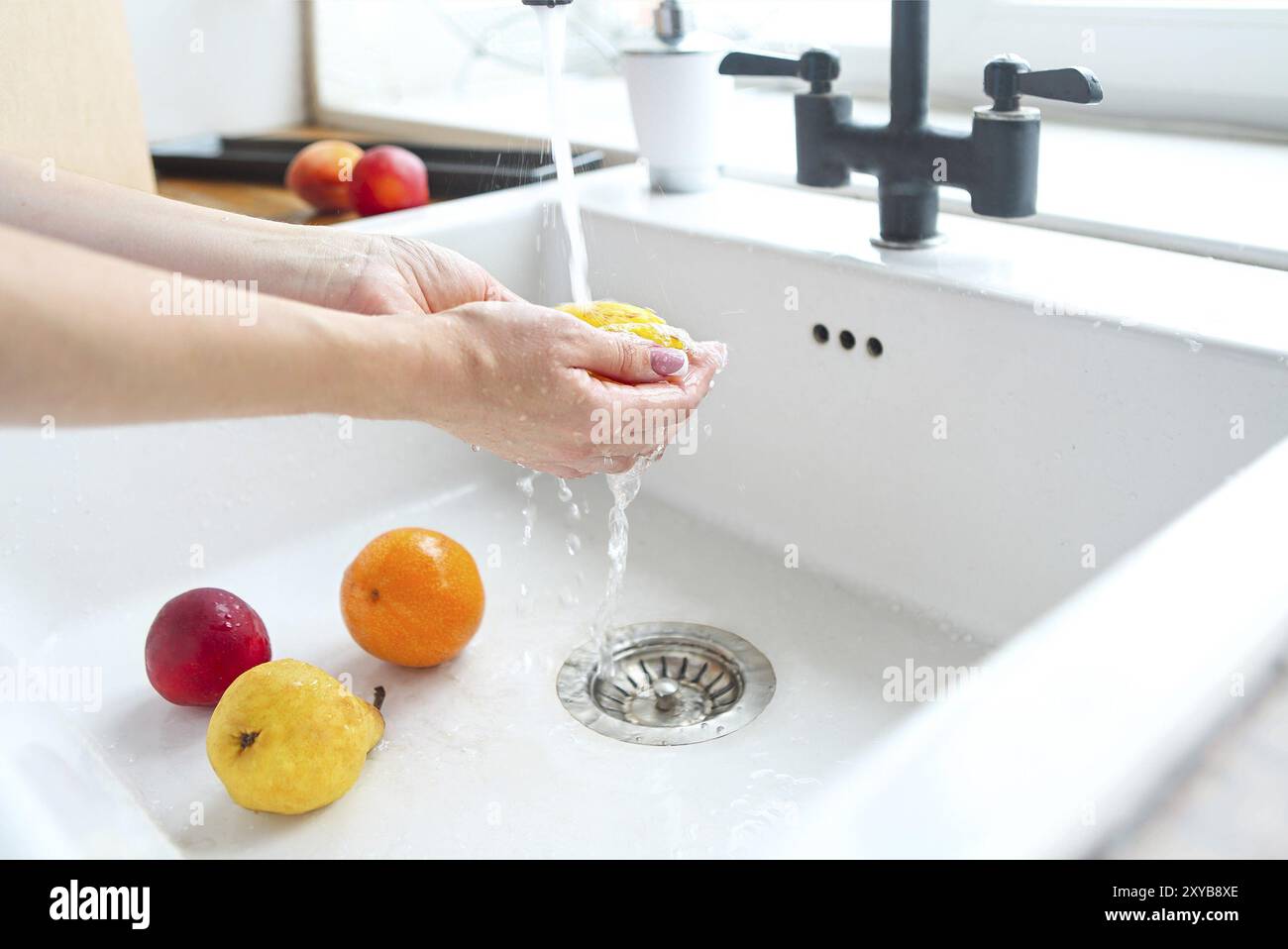 Woman washing up kitchens hi-res stock photography and images - Alamy