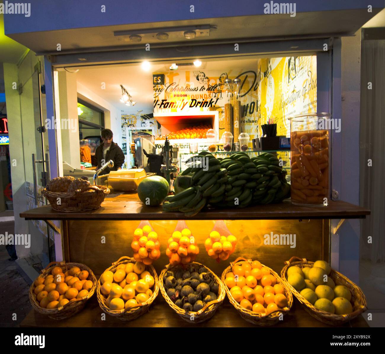 Israel tel aviv fruit juice stall hi-res stock photography and images ...