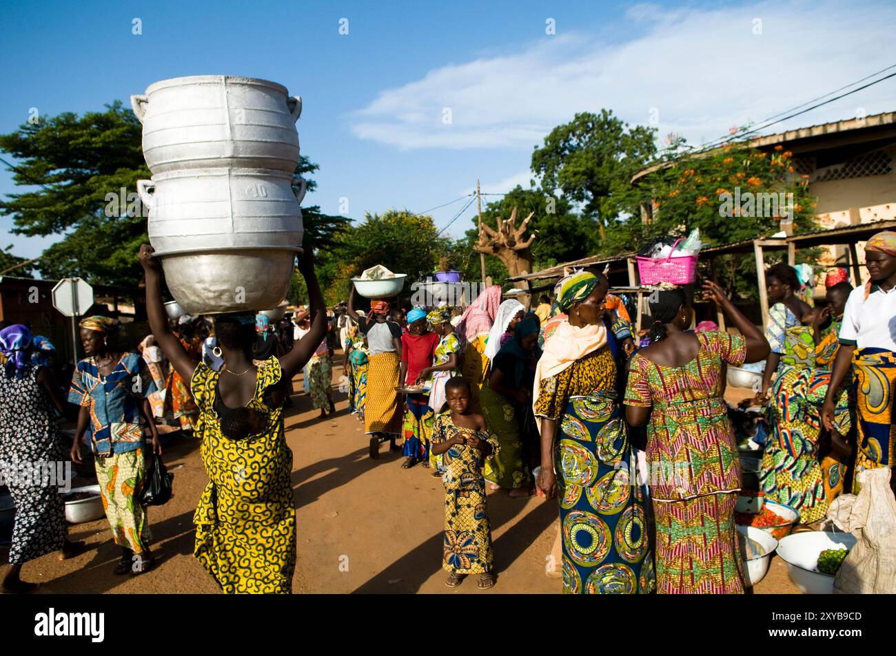 The colorful market in Kara, Togo Stock Photo - Alamy