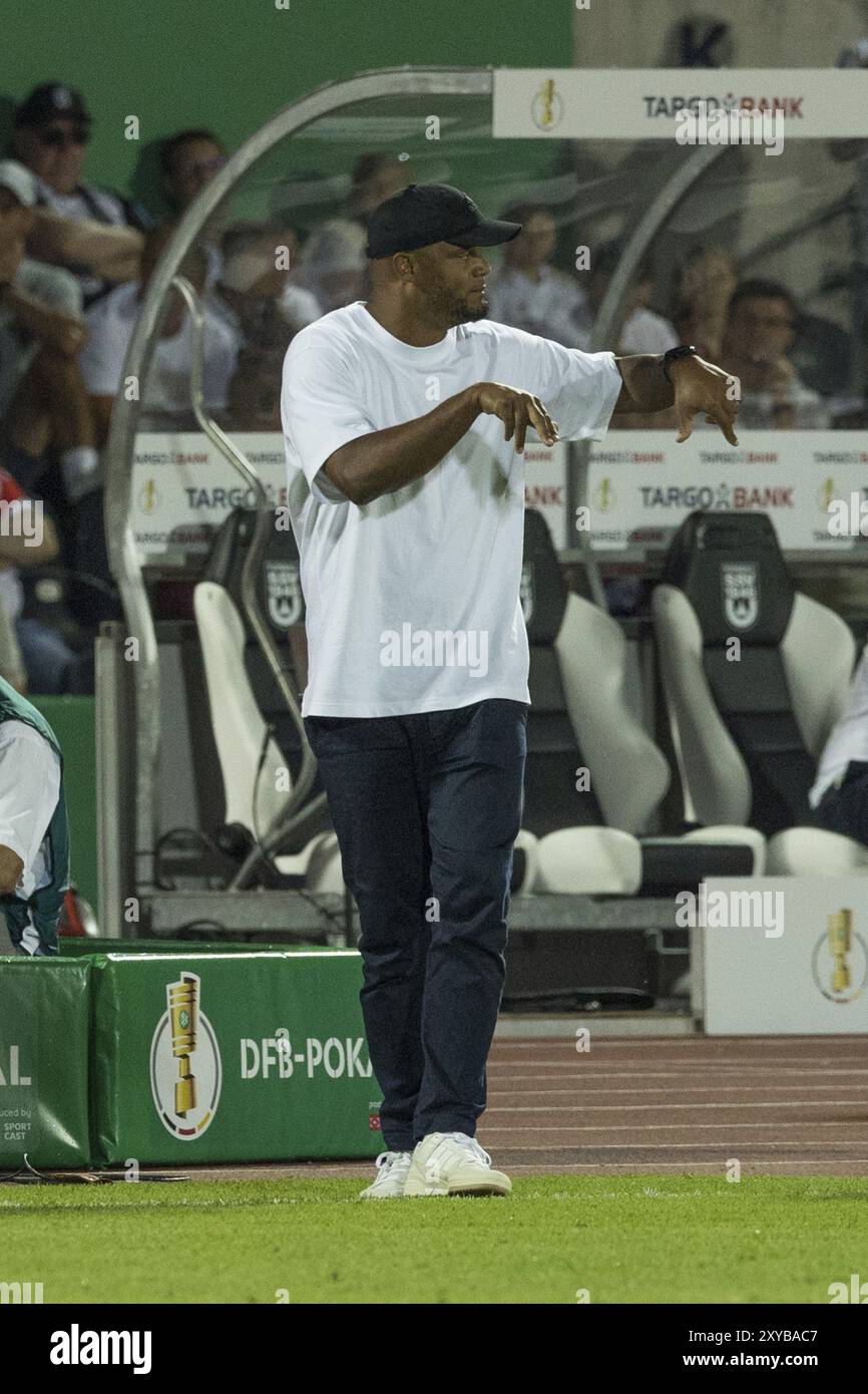 Football match, coach Vincent KOMPANY FC Bayern Munich gives ...