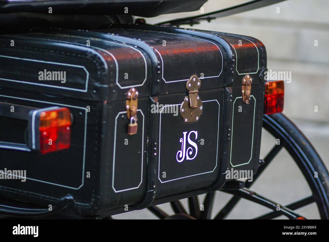 Chest carriage hi-res stock photography and images - Alamy