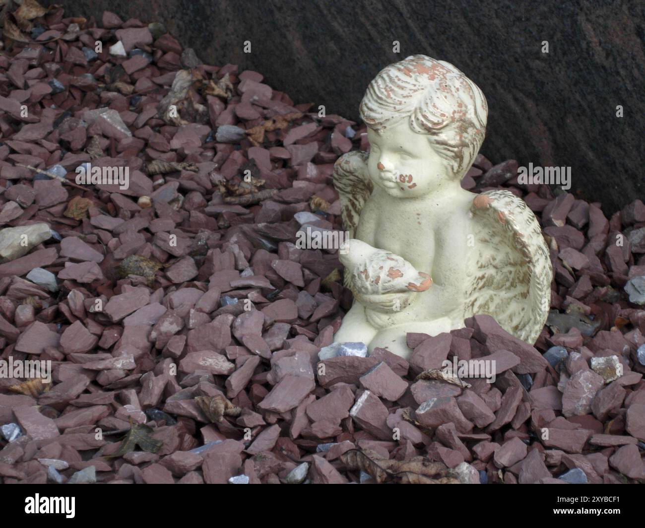 Broken gravestone angel hi-res stock photography and images - Alamy