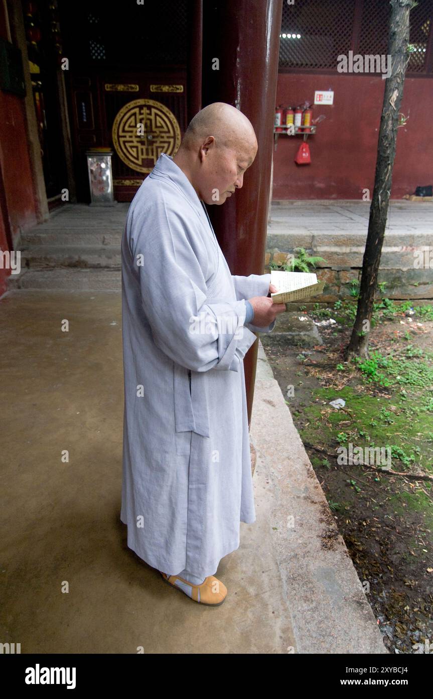 A Buddhist monk praying inside Kaiyuan temple in Chaozhou, Guangdong ...