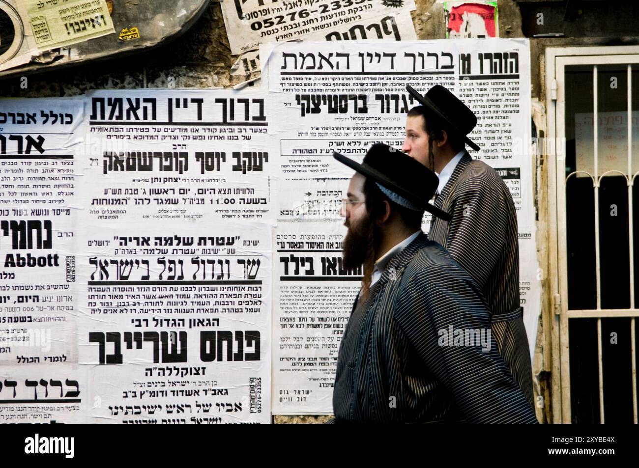 Haredi Jewish men in Mea Shearim neighborhood in Jerusalem, Israel ...