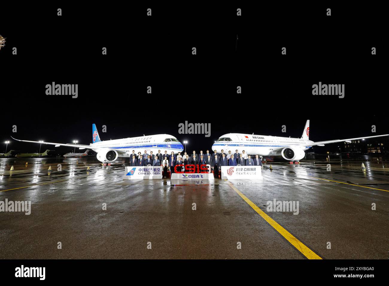 On August 28, guests took photos with the first domestically produced ...