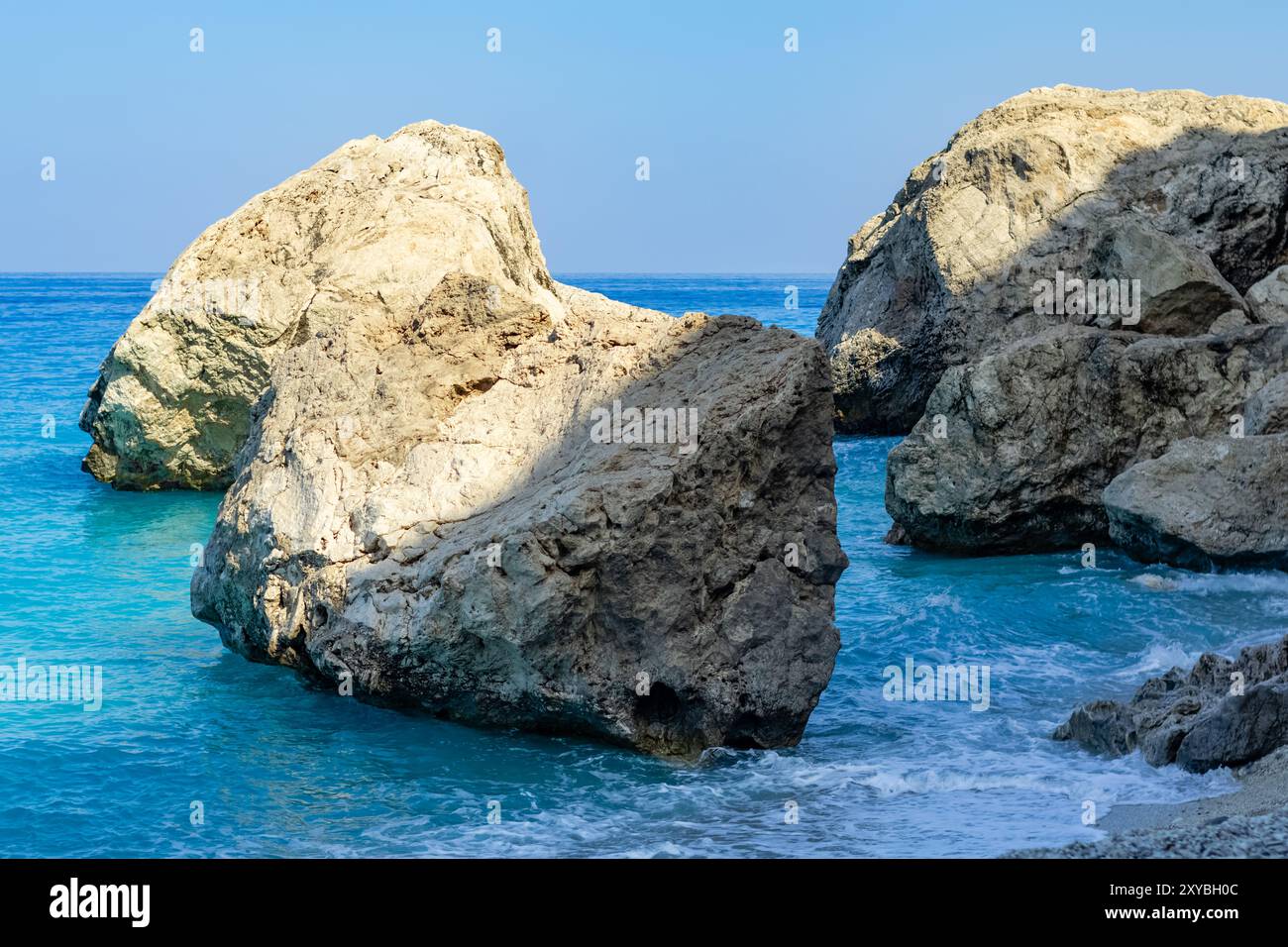 Rocky shore splash surf hi-res stock photography and images - Alamy