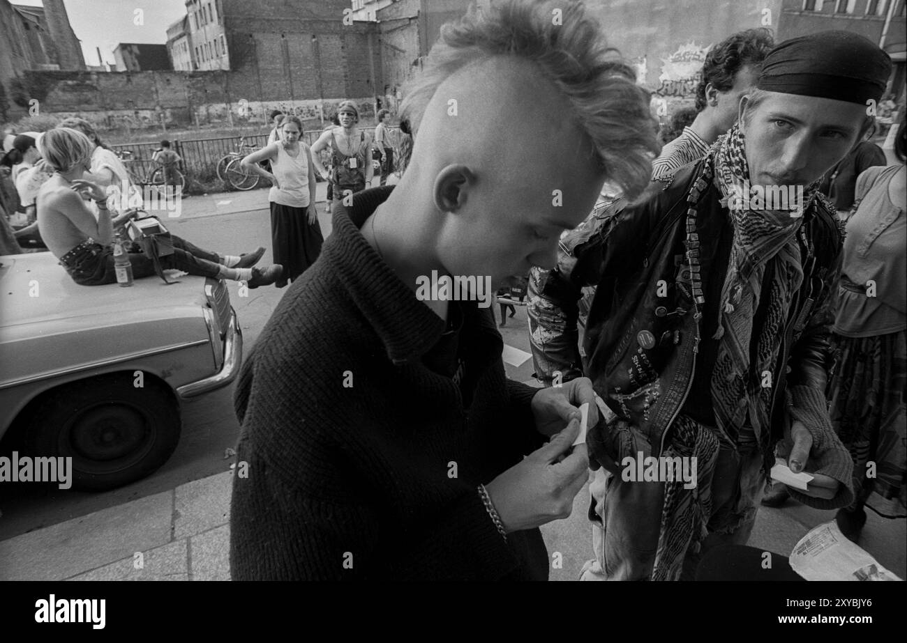 Punk scenes Black and White Stock Photos & Images - Alamy