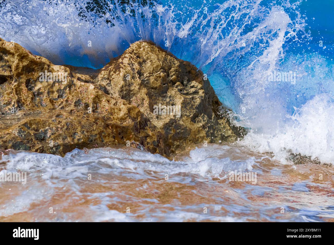 wave splash hitting the rock at sea shore beach Stock Photo - Alamy