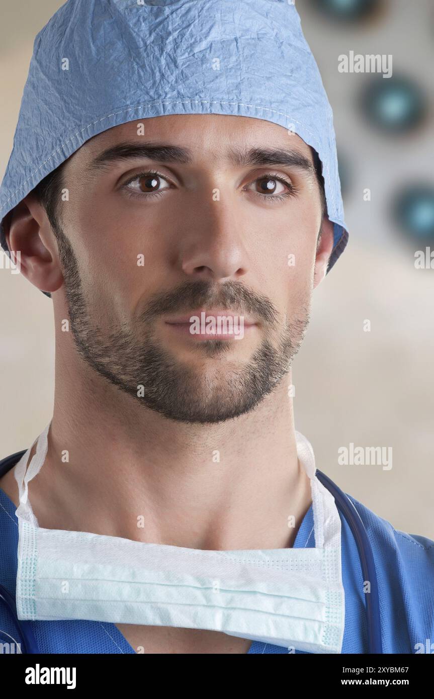 Surgeon during a surgery in an operation room Stock Photo - Alamy